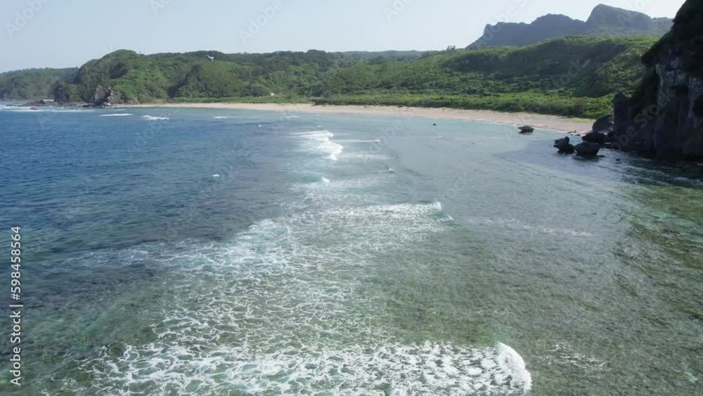 沖縄本島の国頭郡国頭村辺戸にある辺戸岬や宇佐浜ビーチをドローンで撮影する風景 Scenery of Cape Hedo and Usahama ...
