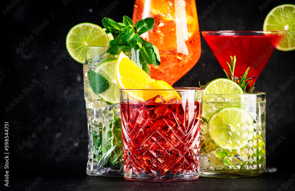 Most popular cocktail drinks set: aperol spritz, negroni, mojito, gin ...
