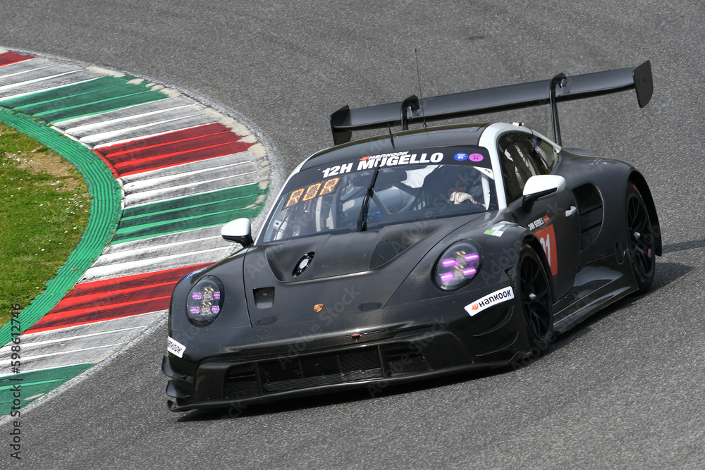 Foto de Scarperia, 23 March 2023: Porsche 911 GT3 R 991 II of Team ...