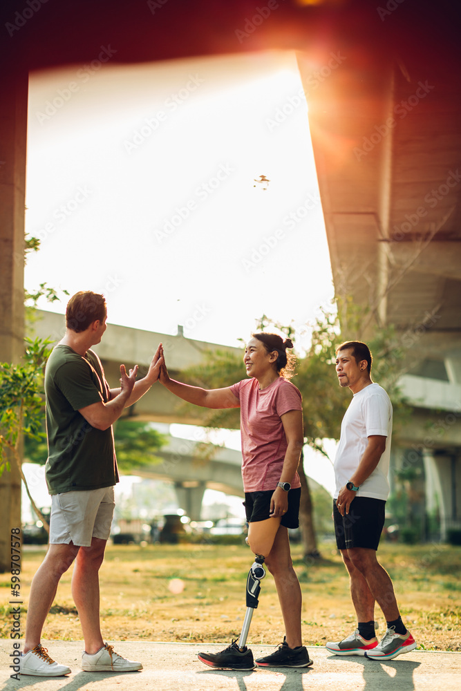Fotografia do Stock: Friend support Friend with a prosthetic leg while ...