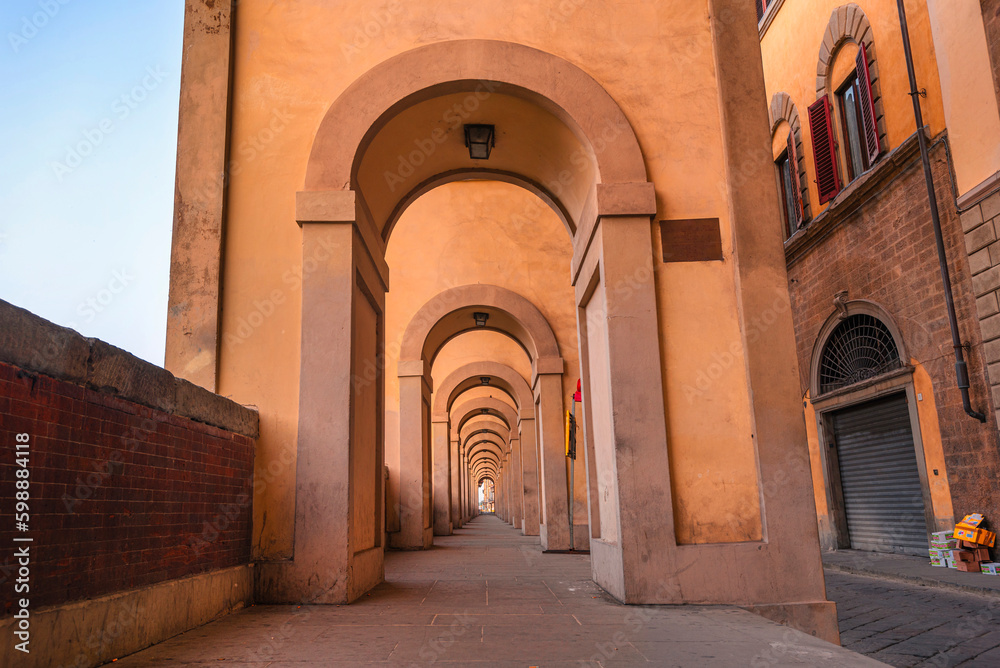 Morning view on beautiful arcade near famous Ponte Vecchio on Arno ...