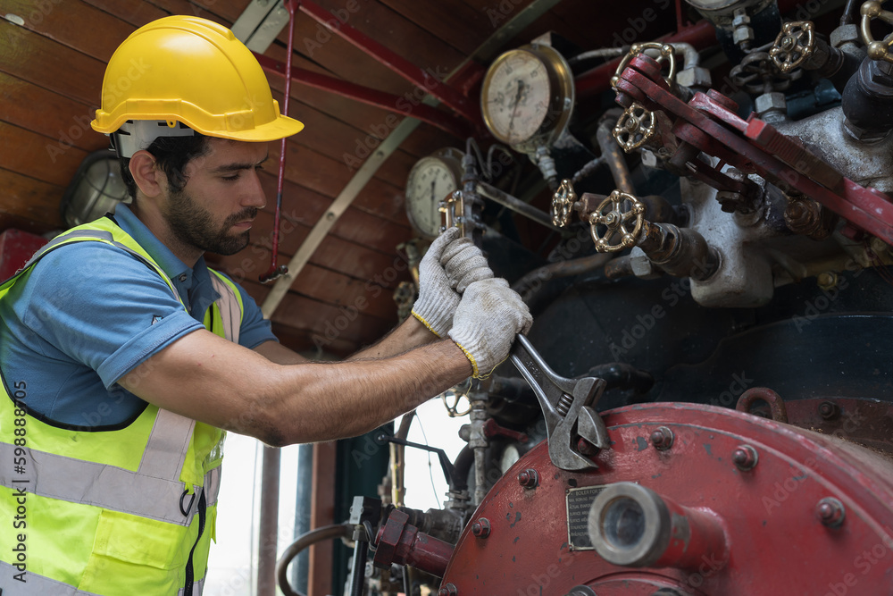 Foto de Male plumber maintenance water pipes in water pumping station ...