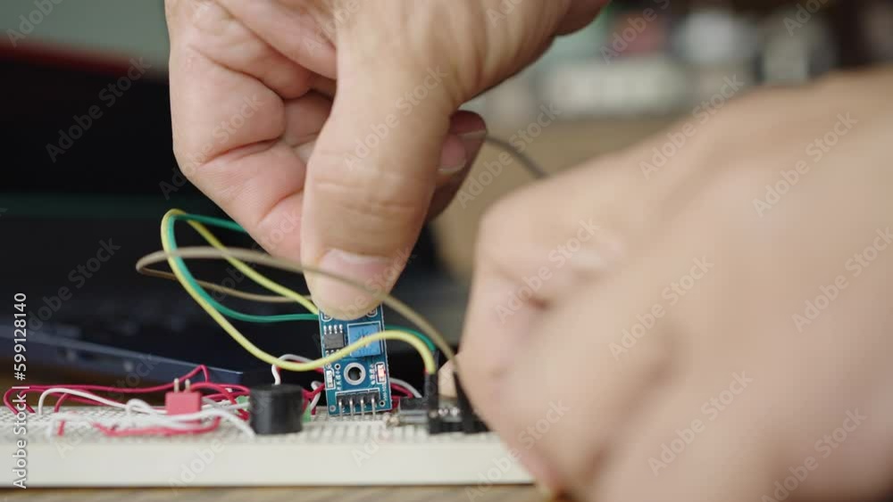 Programming and connecting various devices of the Arduino ... Programming and connecting various devices of the Arduino ...
