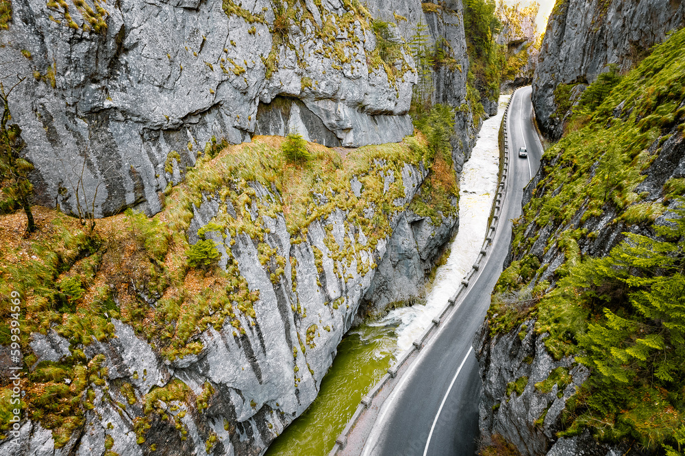 River and winding road in the canyon 素材庫相片 | Adobe Stock
