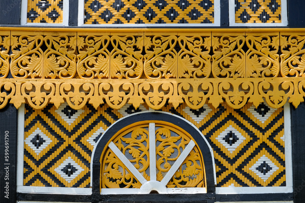 Istana Kenangan. The decorative wall and wood carving which shows the ...