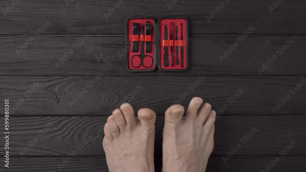 Vidéo Stock Male feet with huge long and scary untrimmed nails with ...