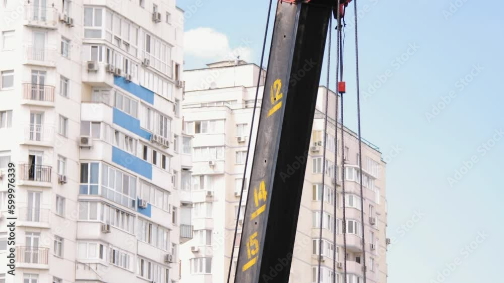 Vídeo do Stock: Mobile construction crane on construction site. Tower ...