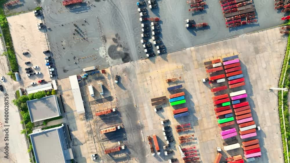 Vidéo Stock Container yards typically feature large open areas for the ...