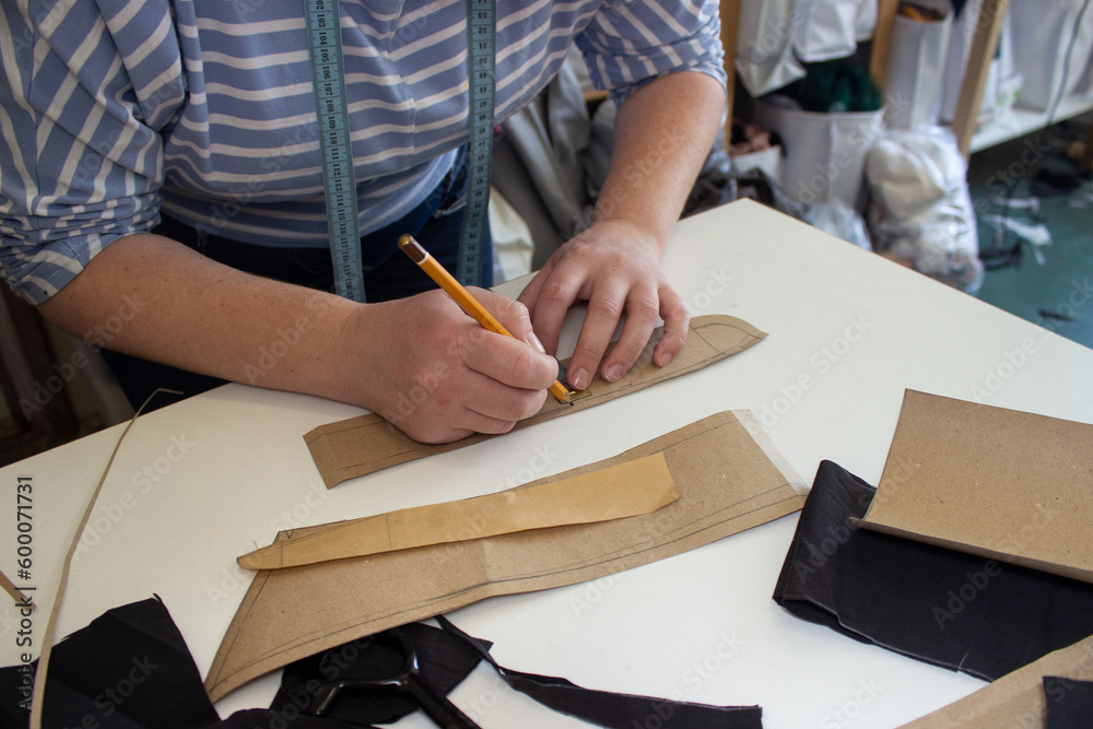 Fotografia do Stock: Professional seamstress creates a pattern for ...