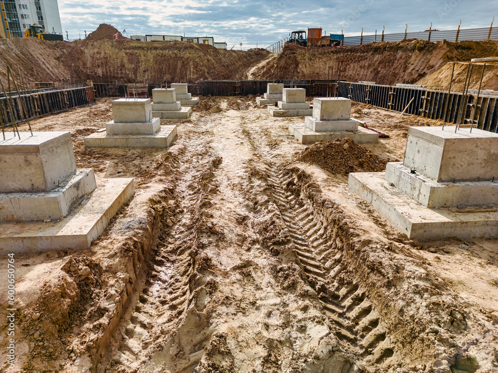 Monolithic reinforced concrete foundations or grillages for the ...