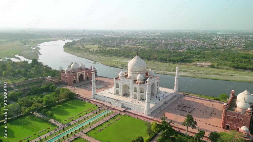 Taj Mahal, India: Aerial view of of iconic monument in city Agra (Uttar Pradesh), famous marble ...