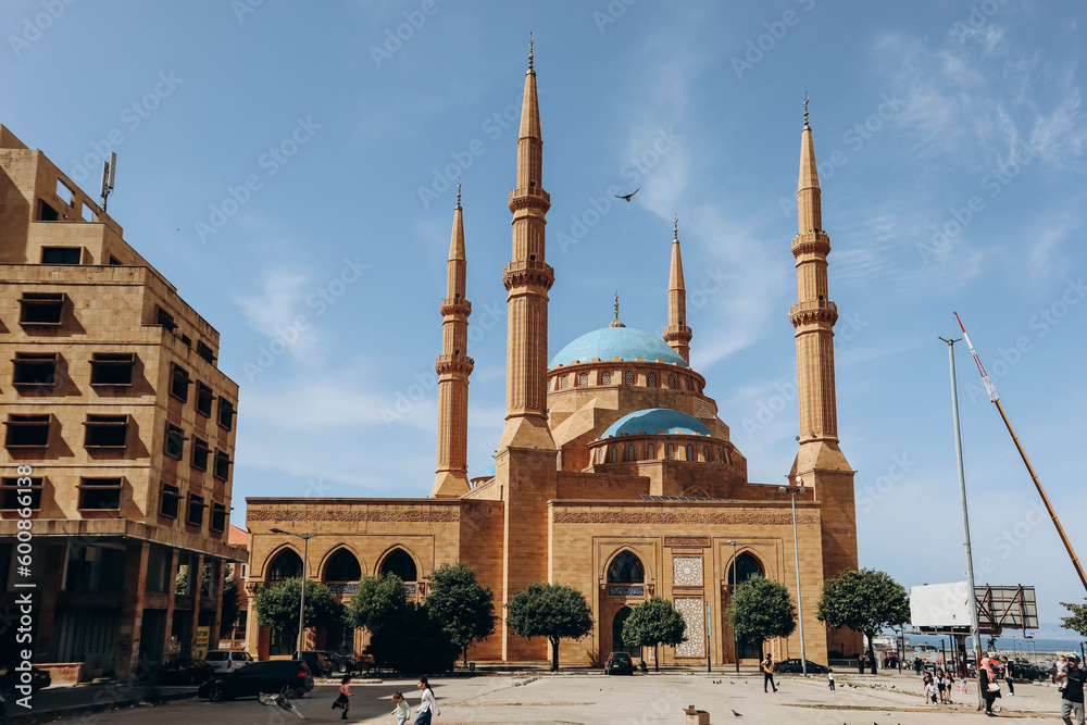 Beirut, Lebanon — 24.04.2023: The Mohammad Al-Amin Mosque, a Sunni ...