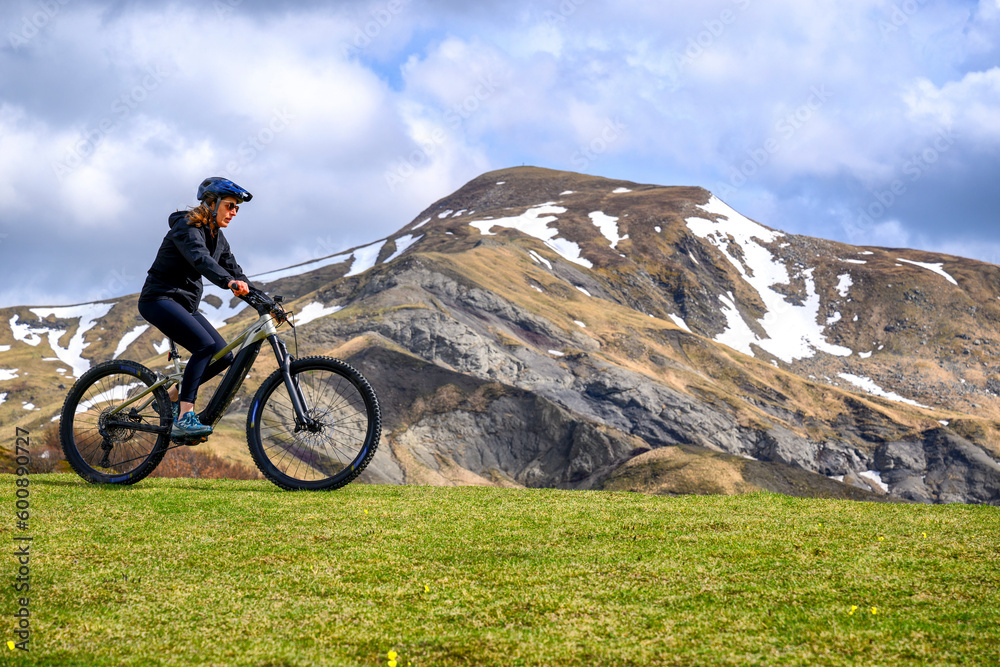 Foto de Mountain bike elettrica | Appennino Tosco Emiliano Riserva di ... Foto de Mountain bike elettrica | Appennino Tosco Emiliano Riserva di ...
