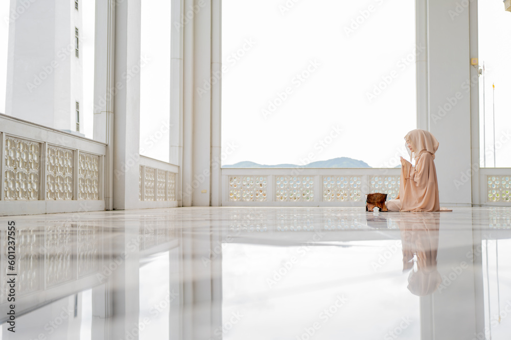 The image of an Asian Muslim woman in the Islamic religion in hijab in ...