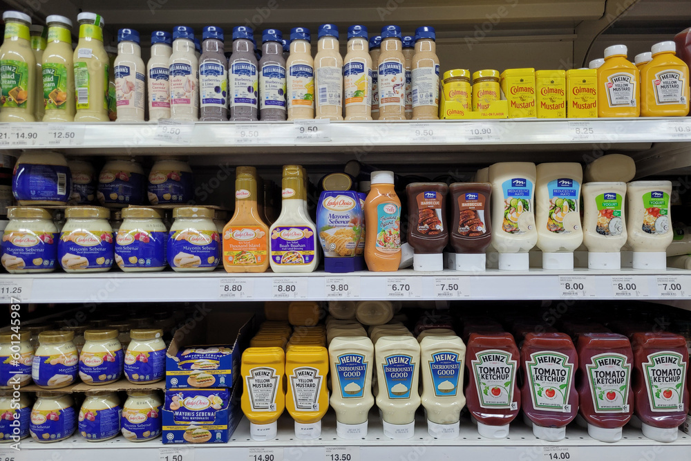 Foto de PENANG, MALAYSIA - 10 MAY 2023: Various brands of mayonnaise ...