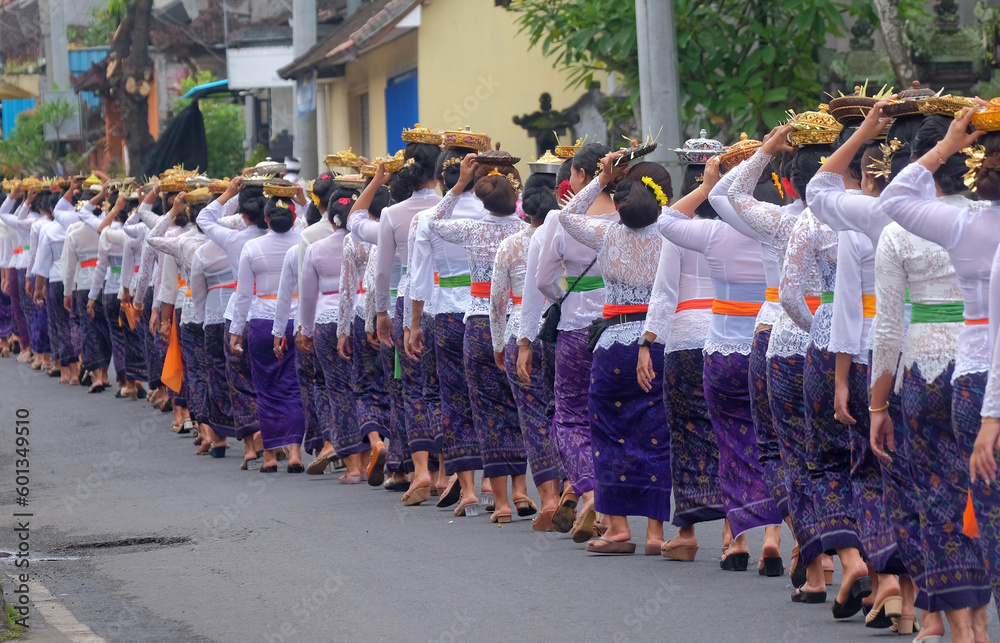 Balinese women carry gebogan during the mepeed tradition at the dalem ...
