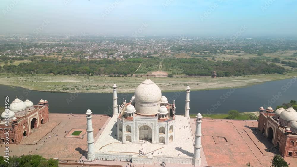 Taj Mahal, India: Aerial view of of iconic monument in city Agra (Uttar Pradesh), famous marble ...