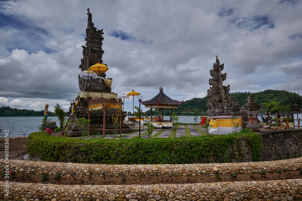 Pura Ulun Danu Beratan (Pura Ulun Danu Bratan or Pura Bratan ) which is ...