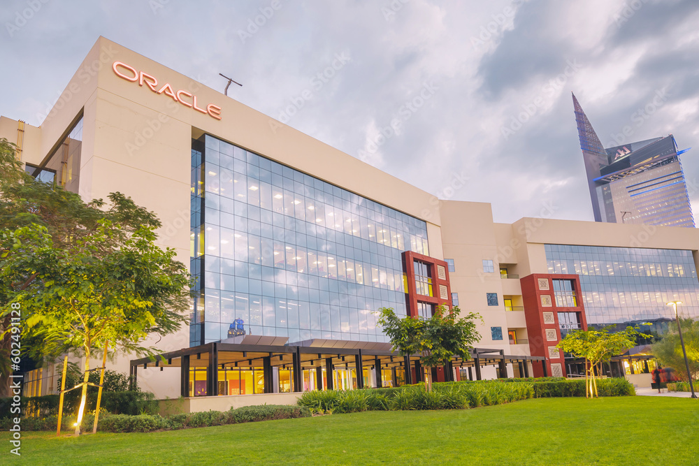 Foto de 19 January 2023, Dubai, UAE: Oracle sign at the office building ...