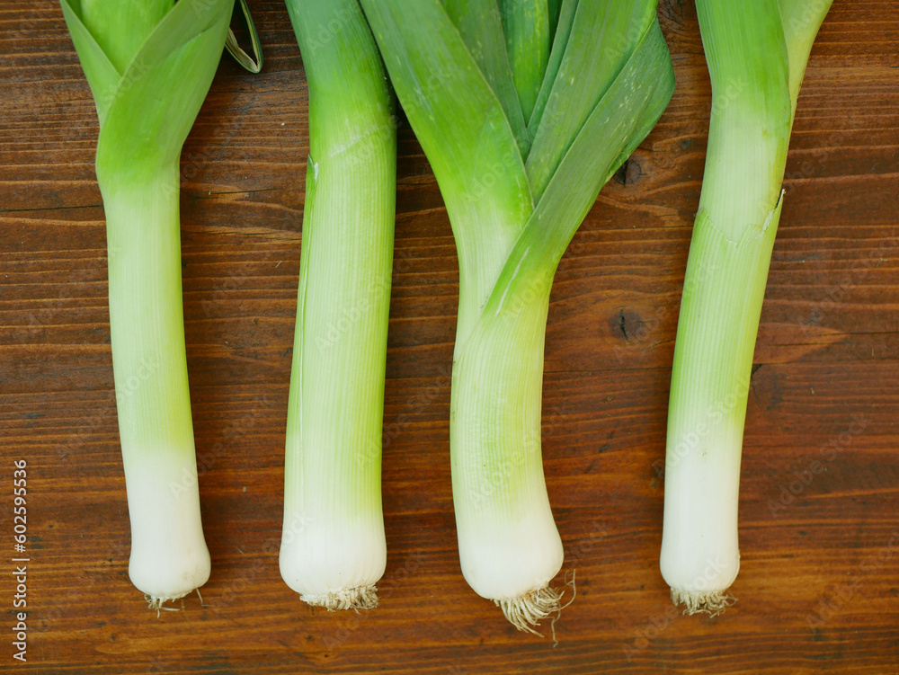Leek farm close-up bio leaf wood background detail farmer green field ...