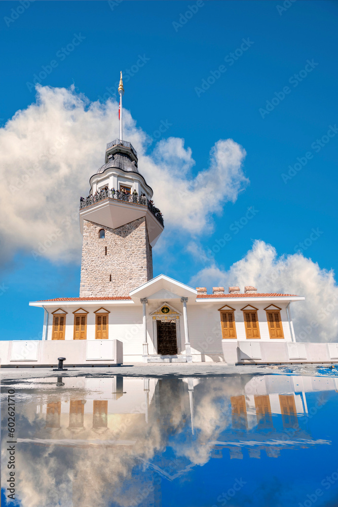 Foto de Maiden's Tower after the Restoration. Also known as Leander's ...
