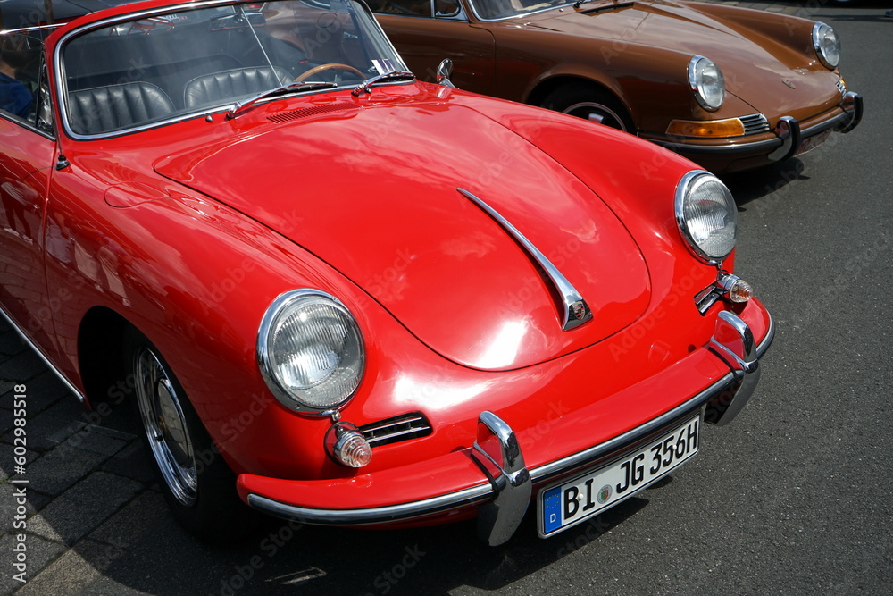 Porsche 356 C Cabriolet in Rot der Fünfzigerjahre und Sechzigerjahre ...