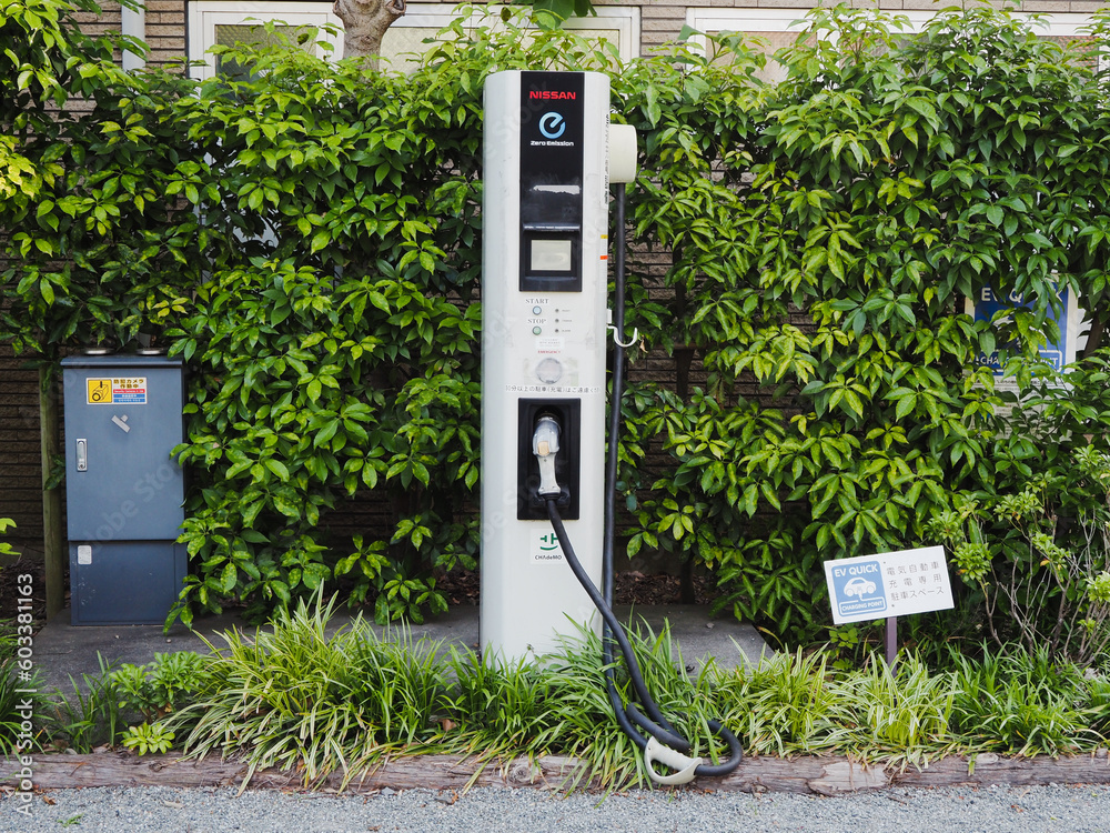Fotografia do Stock: TOKYO, JAPAN - May 17, 2023: A Nissan EV Quick ...