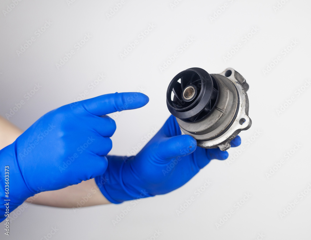 Timing belt cracked. Replacing a failed engine transmission belt ...