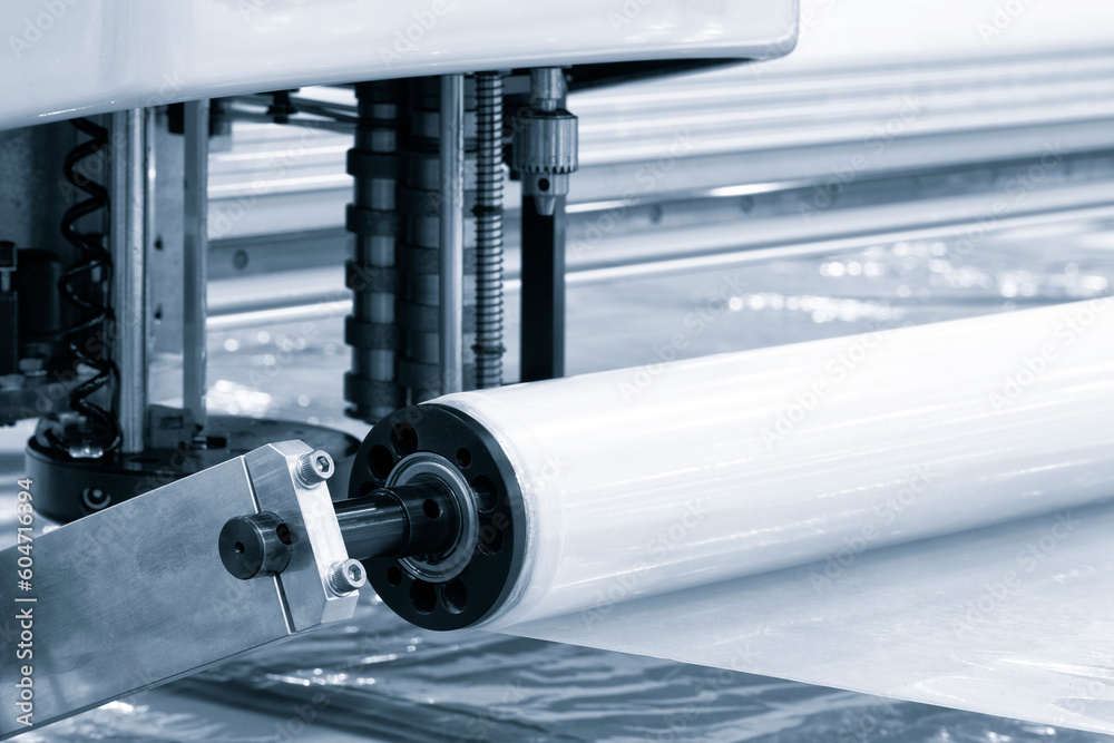 Cold cutting system, bottom seal bag and calendar bag making machines ...