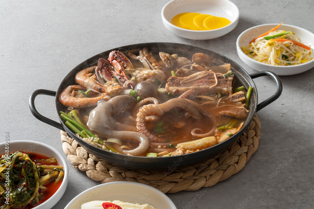 Yeonpotang, raw octopus, stir-fried iron plate, stir-fried raw octopus ...