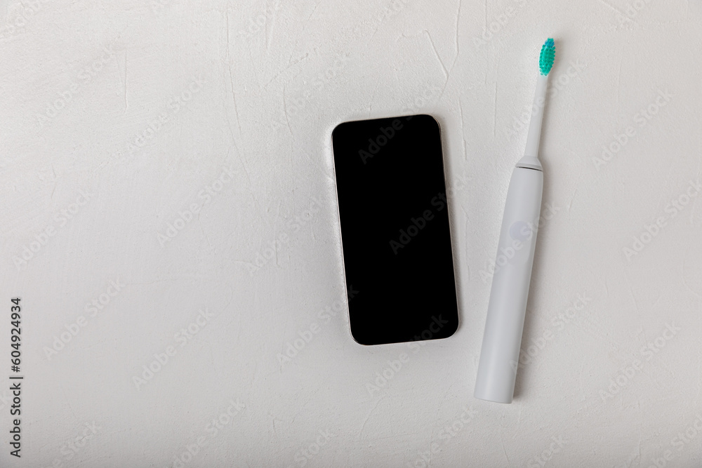 Sonic electric toothbrush with wireless connection to a smartphone app ...