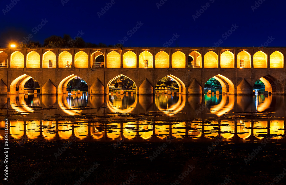 Si-o-Se Pol (Bridge of 33 Arches or Allahverdi Khan Bridge) at night on ...