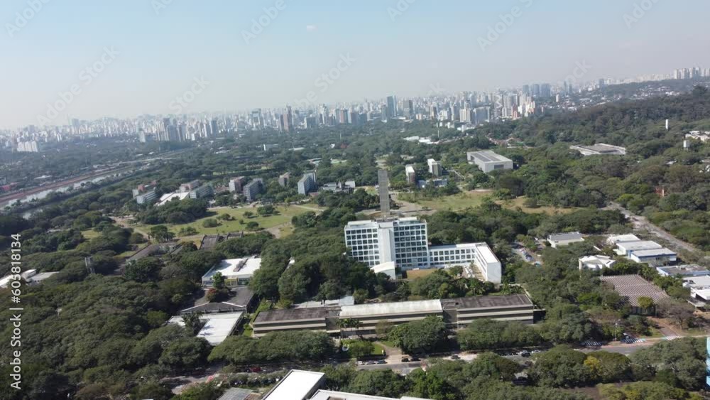 Visão aérea da cidade universitária da USP em São Paulo próximo a ...