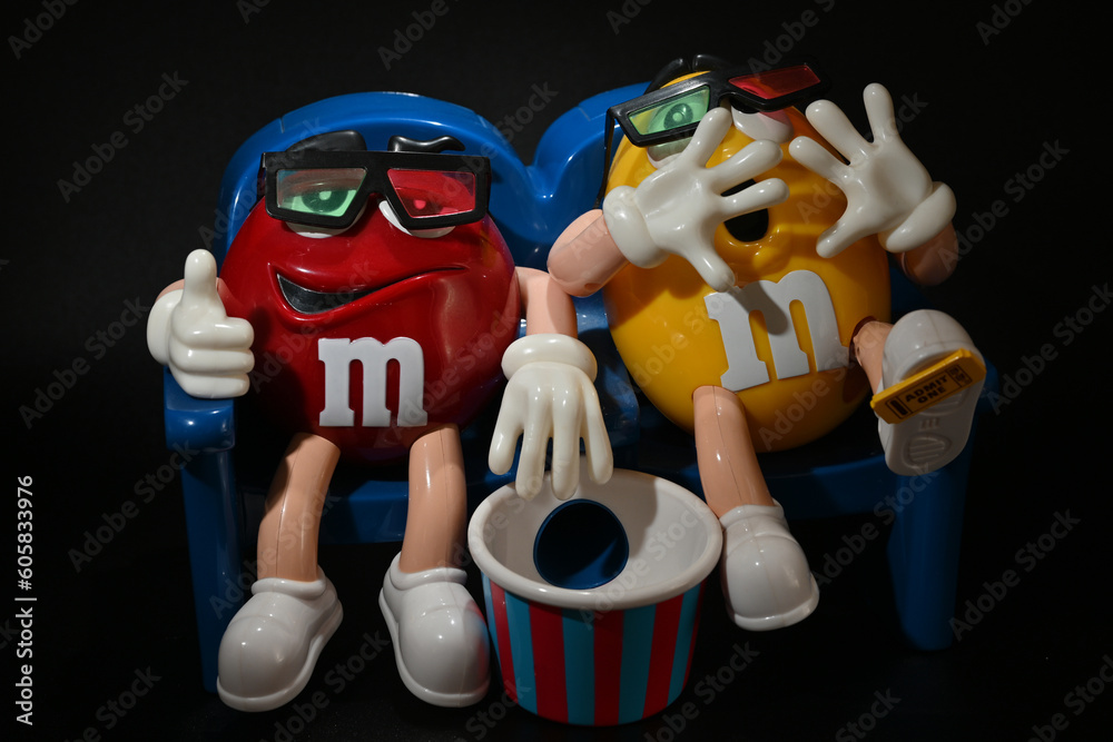 M&ms en el cine, chocolate confitado ms, m and ms chocolates Stock ...