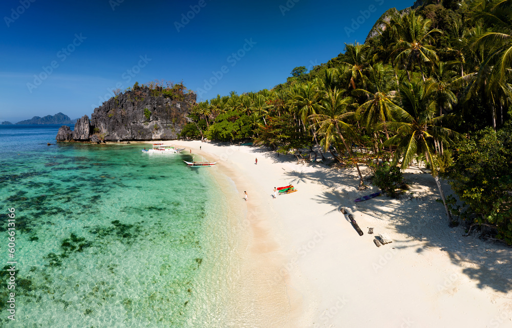 Papaya beach is located right next to Seven commandos beach, near El ...