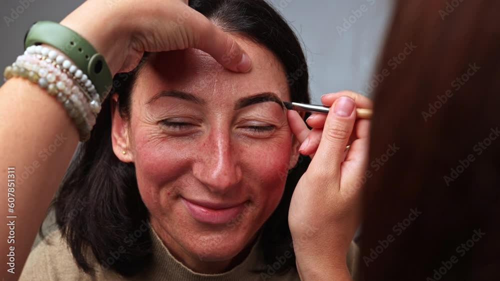 Eyebrow correction by a master of cosmetology, the difference between ...