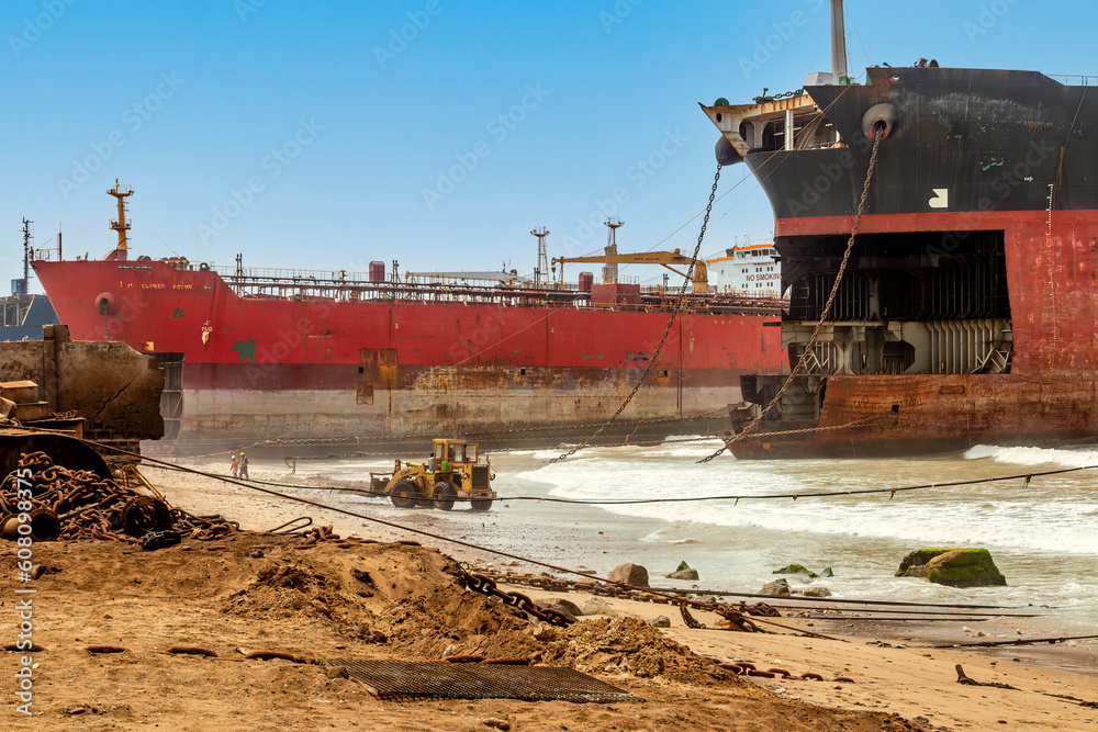 Gaddani Ship Breaking Yard: A bittersweet farewell to maritime legends ...