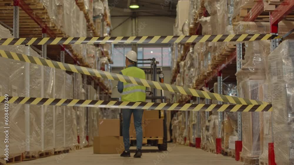 Vidéo Stock Full length back view of male worker in safety uniform and ...