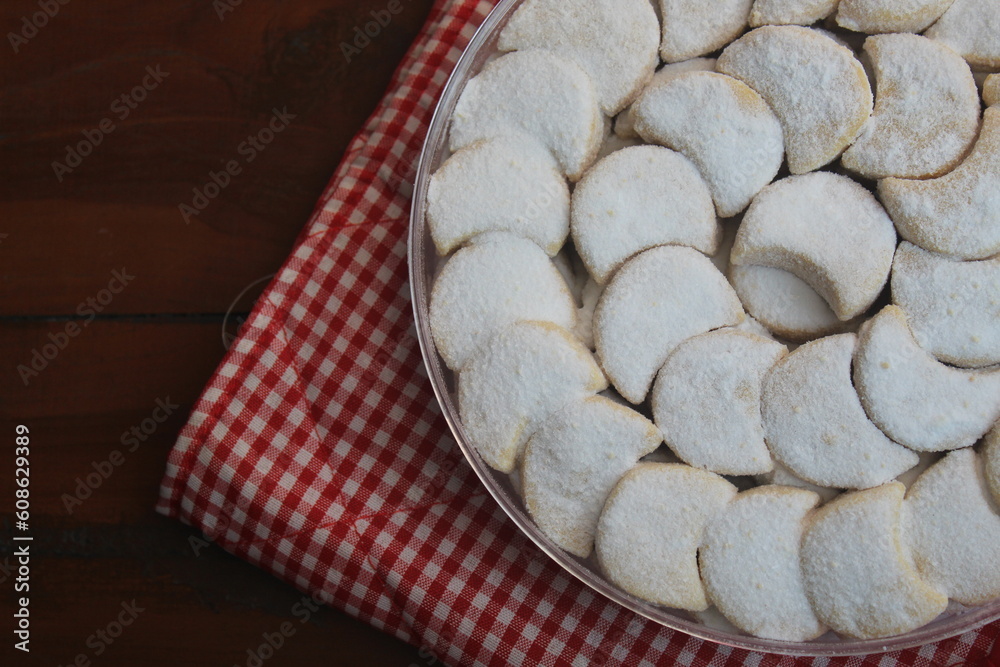 Snow white cake is a type of pastry that is synonymous with Eid al-Fitr ...
