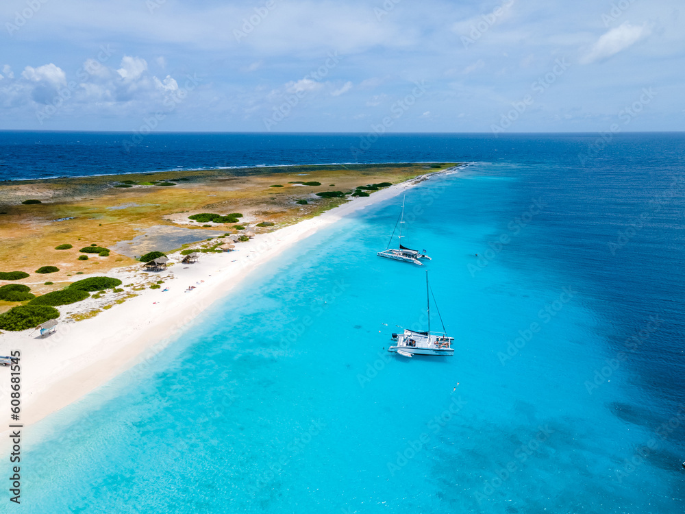 Foto de Klein Curacao Island with Tropical Beach at the Caribbean ...