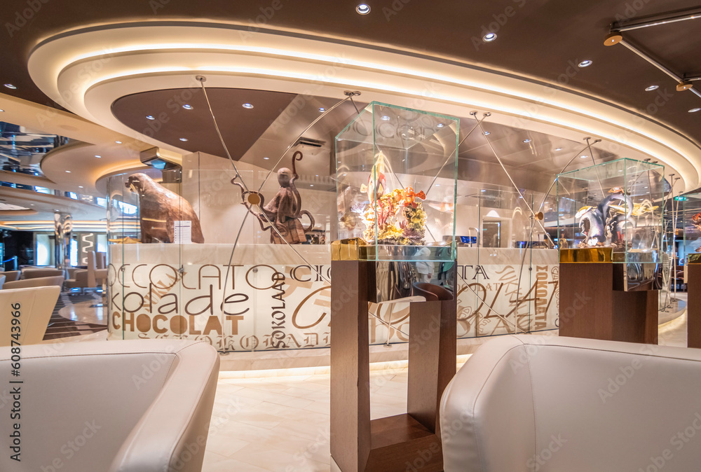 Marseille, France - 29 mai 2023 : Vue de la chocolaterie au pont 6 du ...