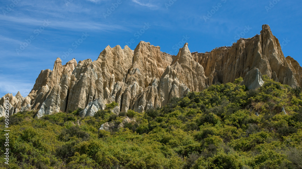 Foto de The amazing clay cliffs in Omarama NZ. They are made from many ...