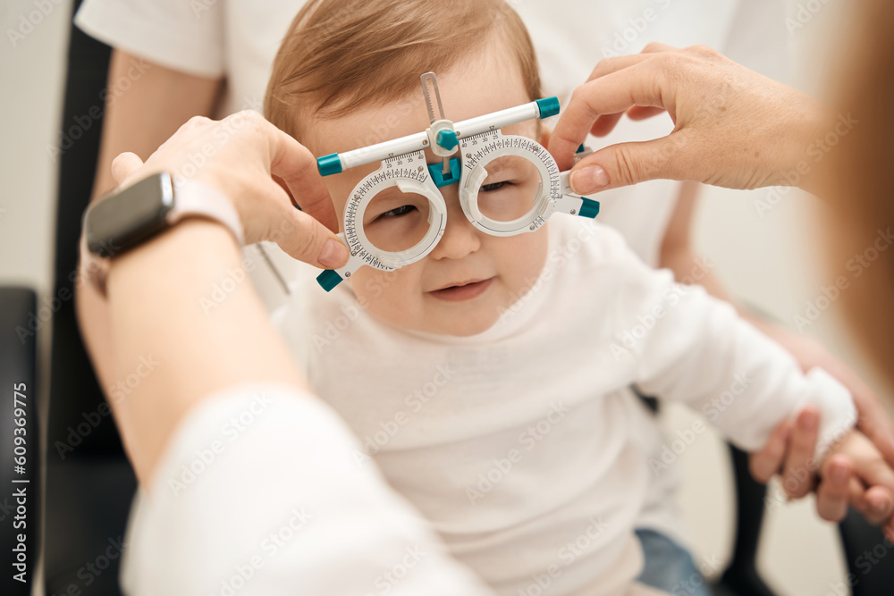 Pediatric eye doctor preparing child for visual acuity test Stock Photo ...
