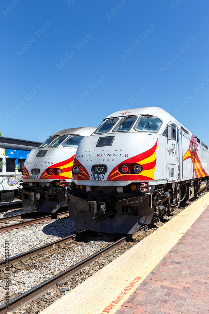 Locomotives of New Mexico Rail Runner Express commuter train railways ...