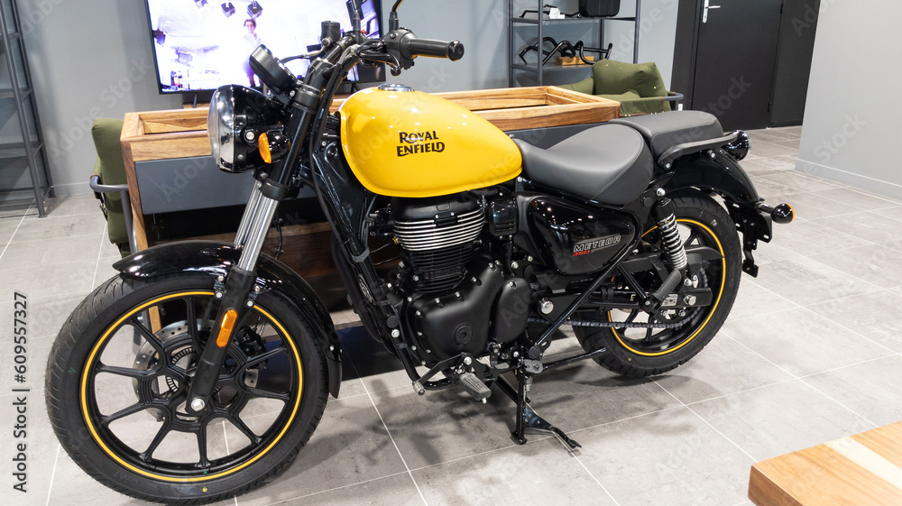 Royal Enfield meteor 350 classic logo on retro fuel tank of neo retro ...