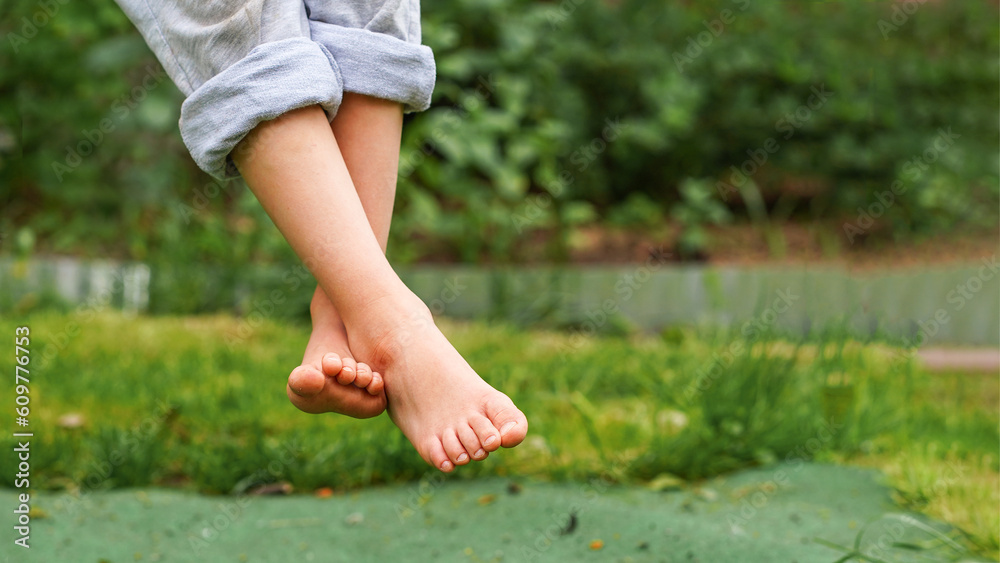 Boy crossed his bare feet. Closeup of feet happy kid sitting and ...