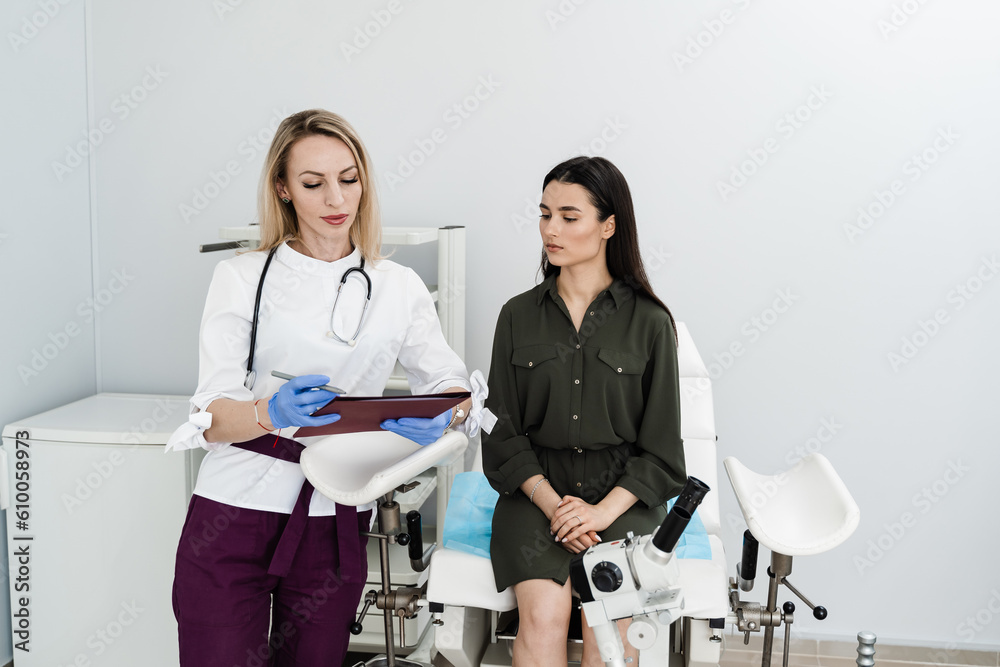 Consultation with gynecologist before colposcopy and pap test procedure ...