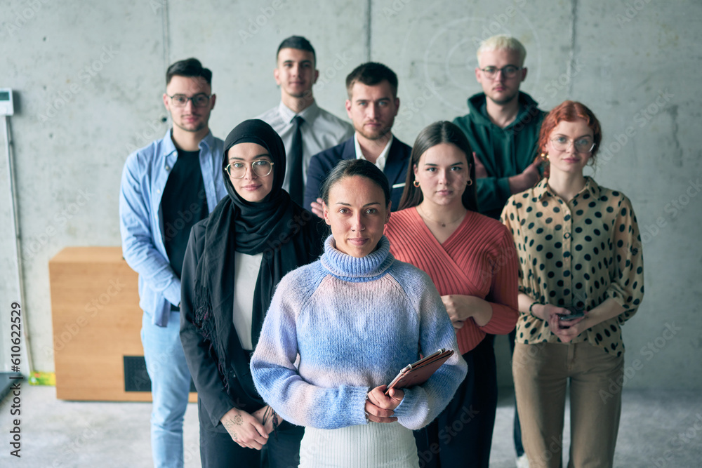 Foto de A diverse group of entrepreneurs in a modern office symbolizes ...