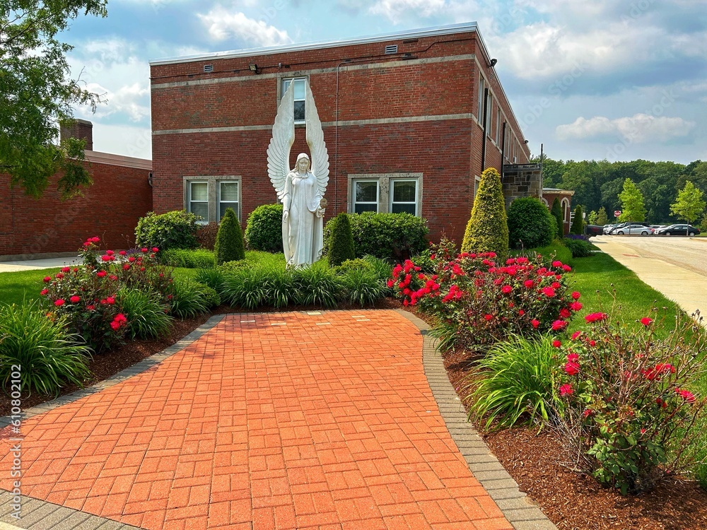 Holy Monument White Winged Angel Statue with Traditional Gold Plated ...