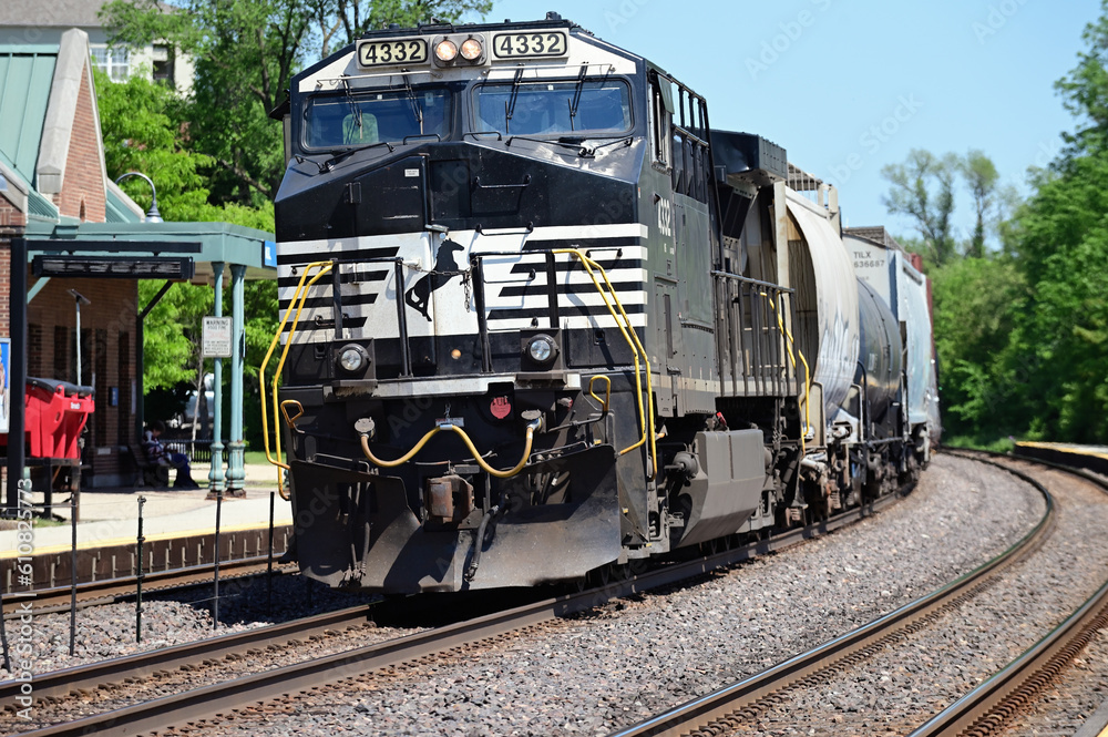 Fotka „A Union Pacific Railroad freight train, led by a Norfolk ...